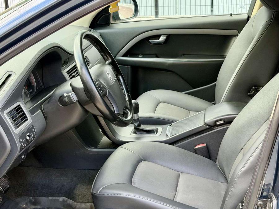 Volvo V70 2008 in Vilnius, with an engine capacity of 2.00 L and mileage of 350 thousand km for 2650 €, photo 25 on AUTOMOTO.COM.LV