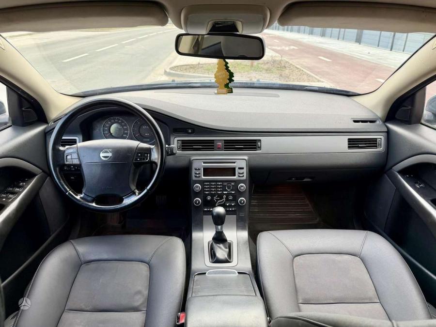 Volvo V70 2008 in Vilnius, with an engine capacity of 2.00 L and mileage of 350 thousand km for 2650 €, photo 31 on AUTOMOTO.COM.LV