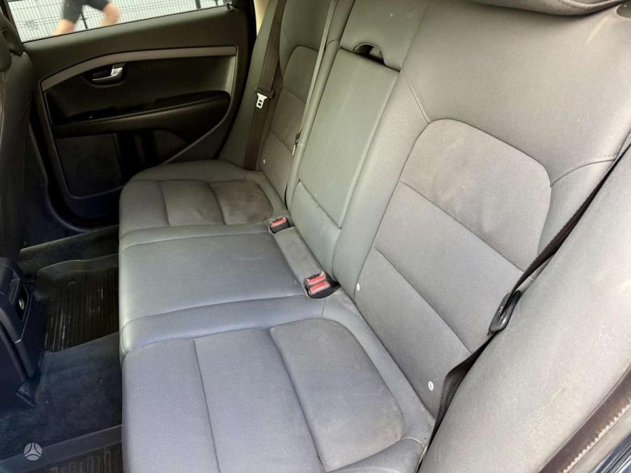 Volvo V70 2008 in Vilnius, with an engine capacity of 2.00 L and mileage of 350 thousand km for 2650 €, photo 34 on AUTOMOTO.COM.LV