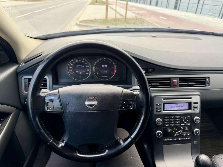 Volvo V70 2008 in Vilnius, with an engine capacity of 2.00 L and mileage of 350 thousand km for 2650 €, photo 49 on AUTOMOTO.COM.LV