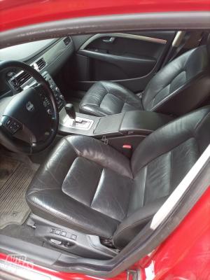 Volvo V70 2008 in Jurbarkas, with an engine capacity of 2.40 L and mileage of 359 thousand km for 2800 €, photo 8 on AUTOMOTO.COM.LV