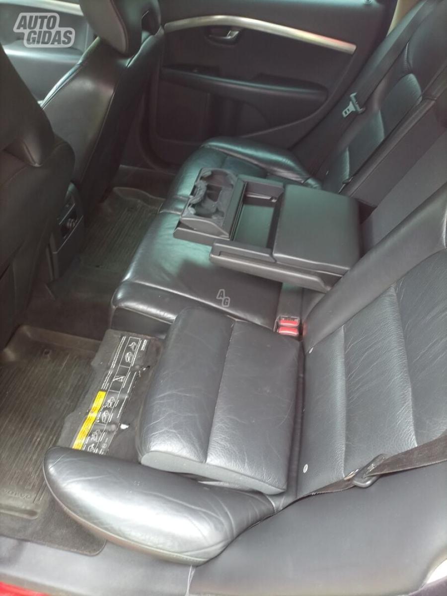 Volvo V70 2008 in Jurbarkas, with an engine capacity of 2.40 L and mileage of 359 thousand km for 2800 €, photo 11 on AUTOMOTO.COM.LV