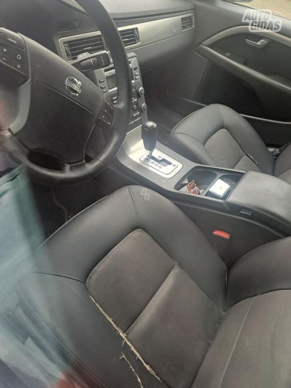 Volvo V70 2008 in Birzai, with an engine capacity of 2.40 L and mileage of 387 thousand km for 1350 €, photo 9 on AUTOMOTO.COM.LV