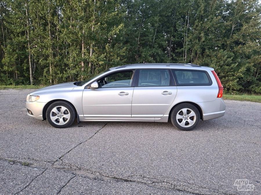Volvo V70 2008 in Siauliai, with an engine capacity of 2.40 L and mileage of 0 thousand km for 2950 €, photo 3 on AUTOMOTO.COM.LV