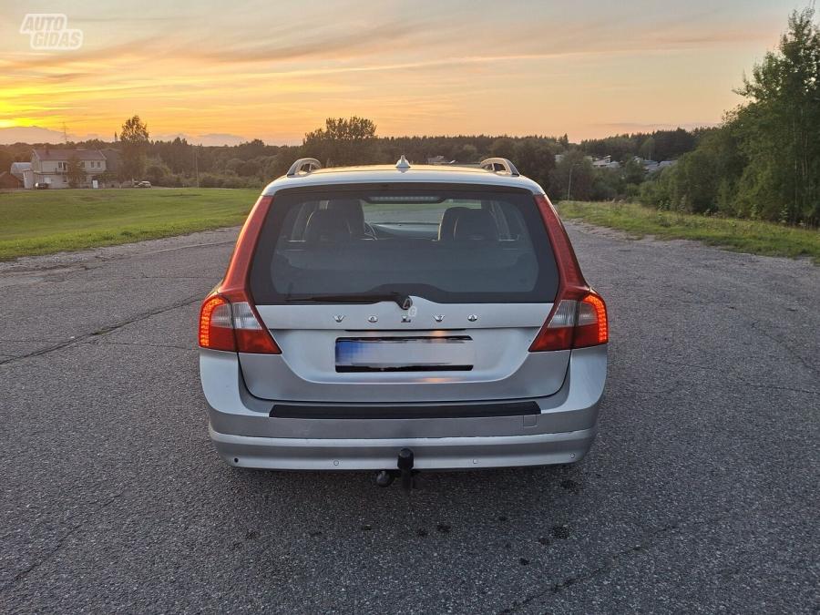 Volvo V70 2008 in Siauliai, with an engine capacity of 2.40 L and mileage of 0 thousand km for 2950 €, photo 5 on AUTOMOTO.COM.LV