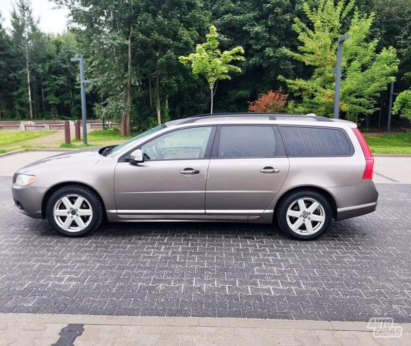 Volvo V70 2008 in Jurbarkas on AUTOMOTO.COM.LV Volvo V70 2008 in Jurbarkas, with an engine capacity of 2.40 L and mileage of 343 thousand km for 2300 €, photo 5 on AUTOMOTO.COM.LV