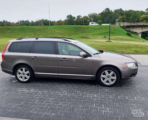 Volvo V70 2008 in Jurbarkas on AUTOMOTO.COM.LV Volvo V70 2008 in Jurbarkas, with an engine capacity of 2.40 L and mileage of 343 thousand km for 2300 €, photo 9 on AUTOMOTO.COM.LV