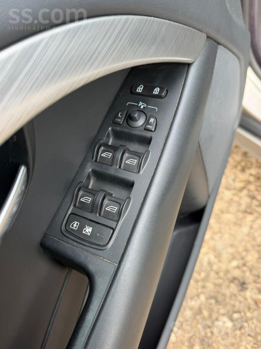 Volvo V70 2008 in Riga, with an engine capacity of 2.40 L and mileage of 336 thousand km for 3890 €, photo 6 on AUTOMOTO.COM.LV