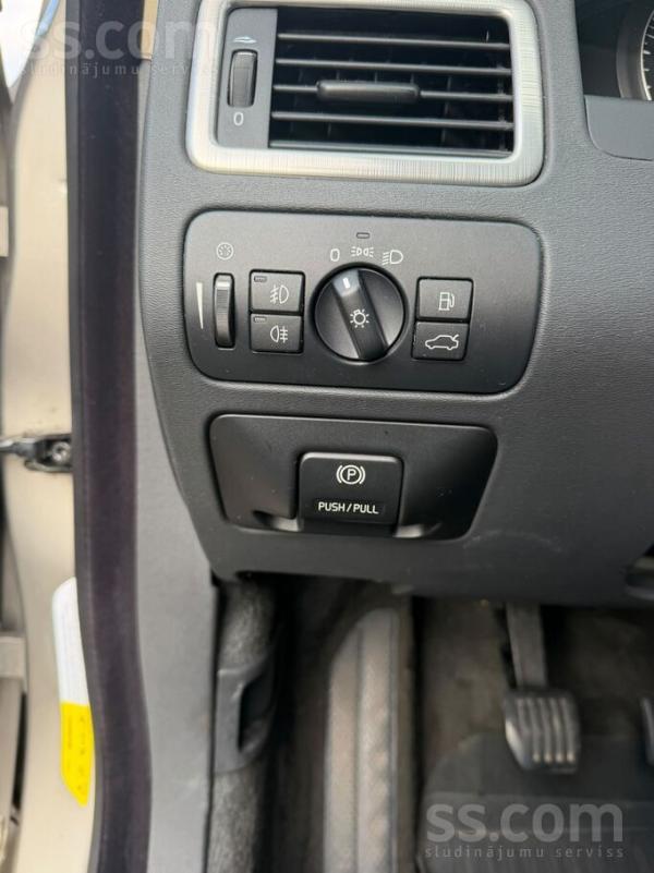 Volvo V70 2008 in Riga, with an engine capacity of 2.40 L and mileage of 336 thousand km for 3890 €, photo 7 on AUTOMOTO.COM.LV