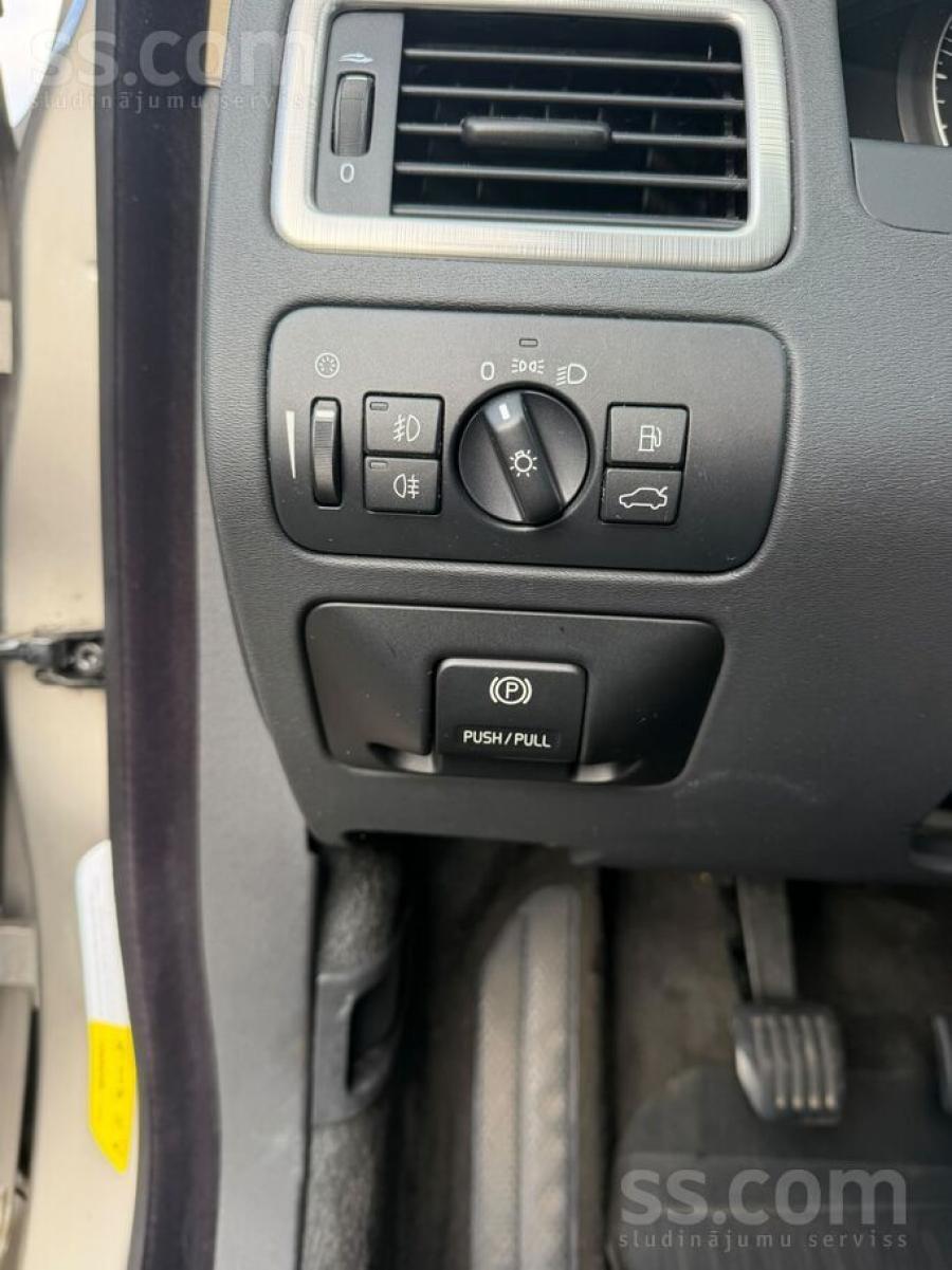 Volvo V70 2008 in Riga, with an engine capacity of 2.40 L and mileage of 336 thousand km for 3890 €, photo 7 on AUTOMOTO.COM.LV