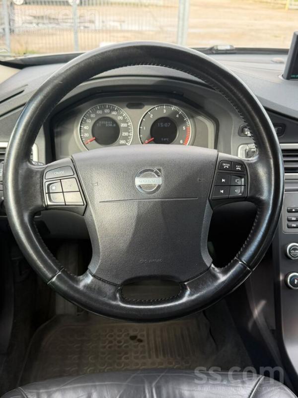 Volvo V70 2008 in Riga, with an engine capacity of 2.40 L and mileage of 336 thousand km for 3890 €, photo 8 on AUTOMOTO.COM.LV