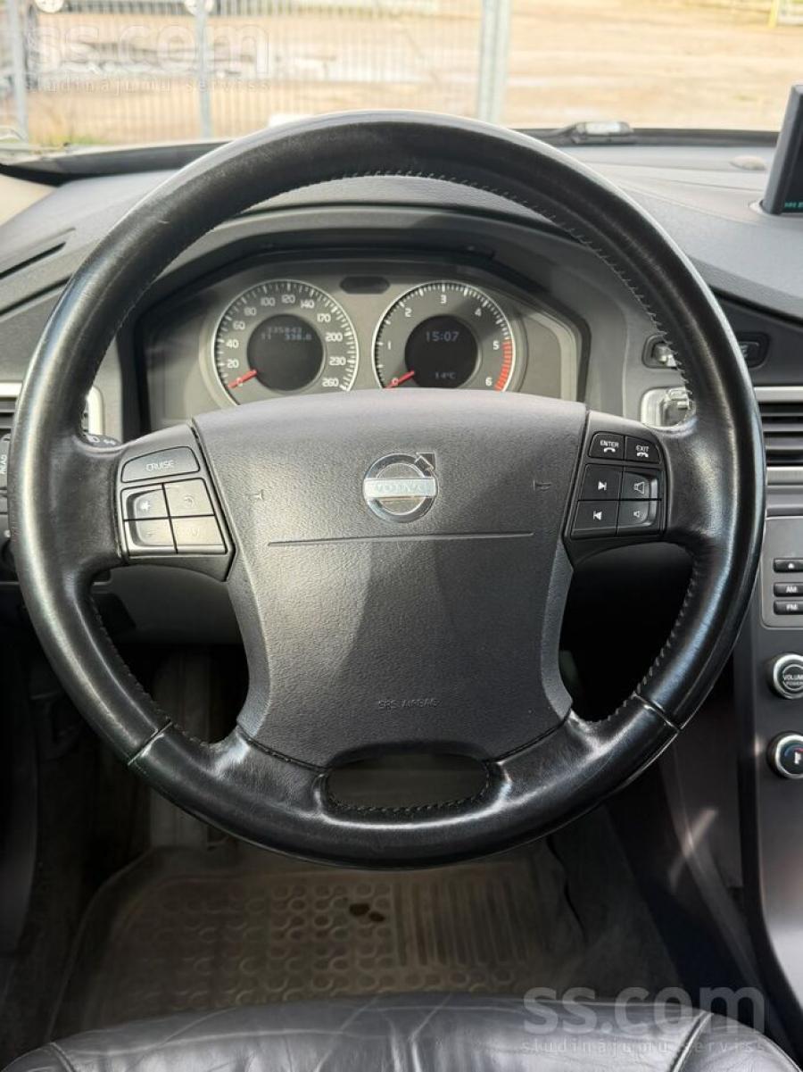 Volvo V70 2008 in Riga, with an engine capacity of 2.40 L and mileage of 336 thousand km for 3890 €, photo 8 on AUTOMOTO.COM.LV