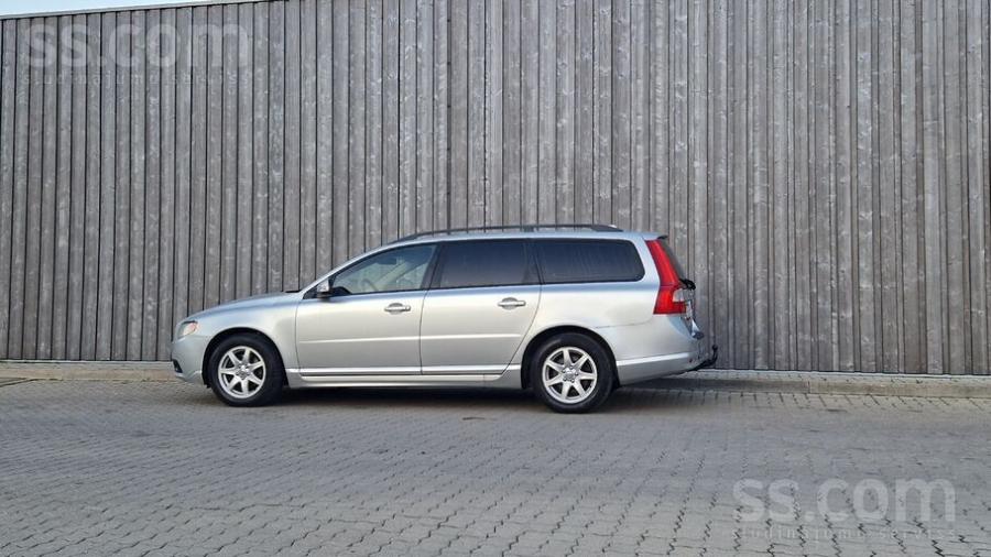 Volvo V70 2009 Jelgava, ar dzinēja tilpumu 2.40 L un nobraukumu 444 tūkst. km par 3150 €, foto 22 vietnē AUTOMOTO.COM.LV
