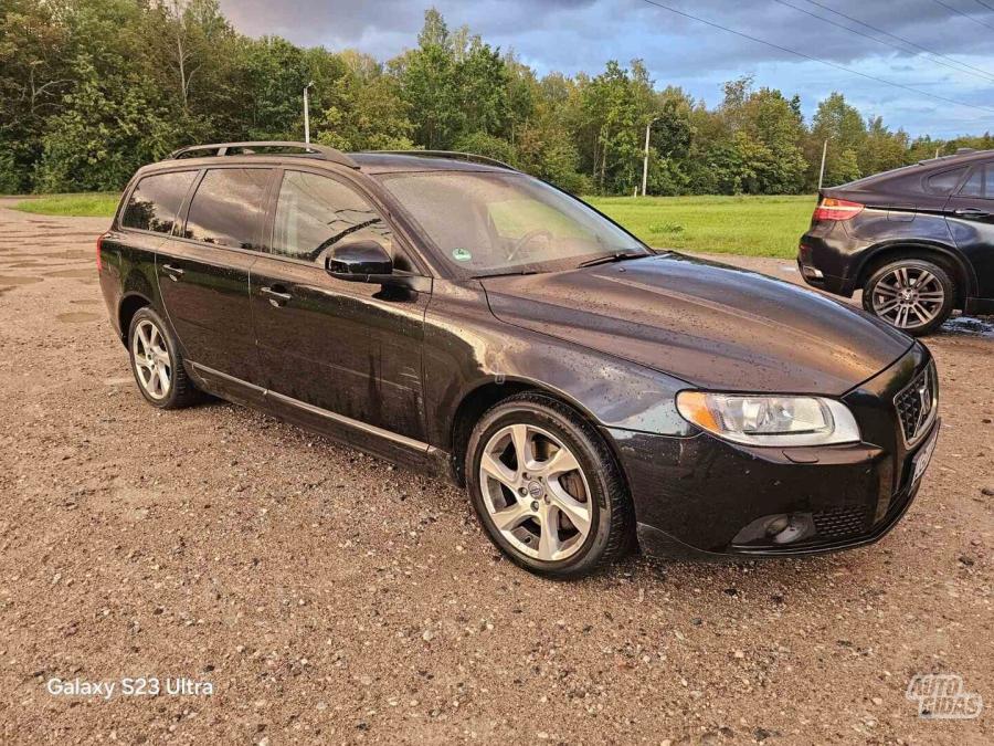 Volvo V70 2009 in Kaunas, with an engine capacity of 2.40 L and mileage of 290 thousand km for 2000 €, photo 1 on AUTOMOTO.COM.LV