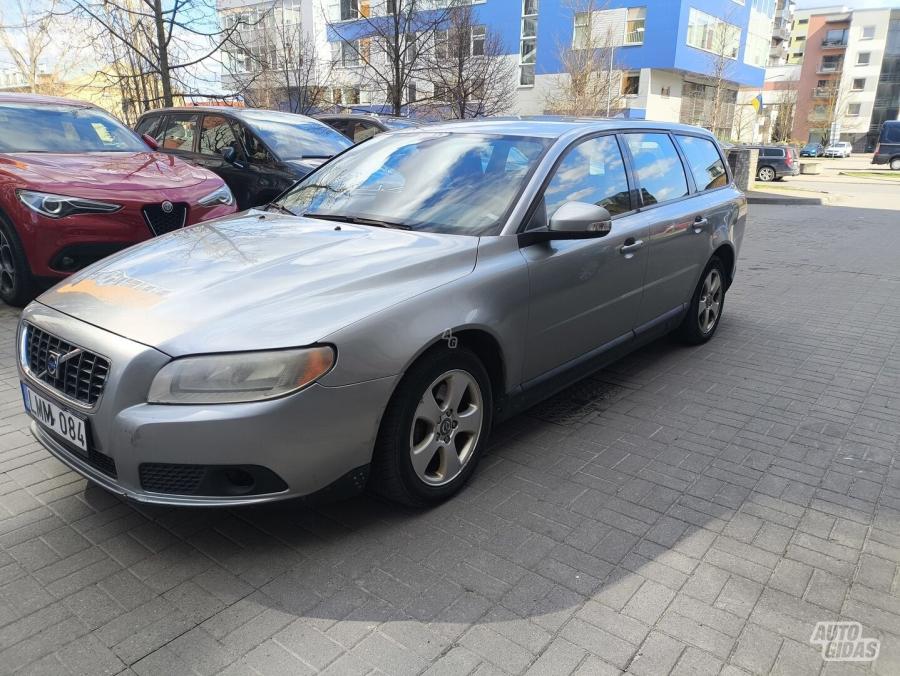 Volvo V70 2009 in Vilnius, with an engine capacity of 2.40 L and mileage of 350 thousand km for 1600 €, photo 1 on AUTOMOTO.COM.LV