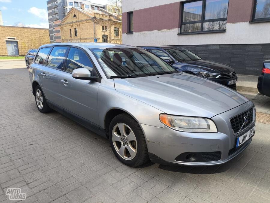 Volvo V70 2009 in Vilnius, with an engine capacity of 2.40 L and mileage of 350 thousand km for 1600 €, photo 4 on AUTOMOTO.COM.LV