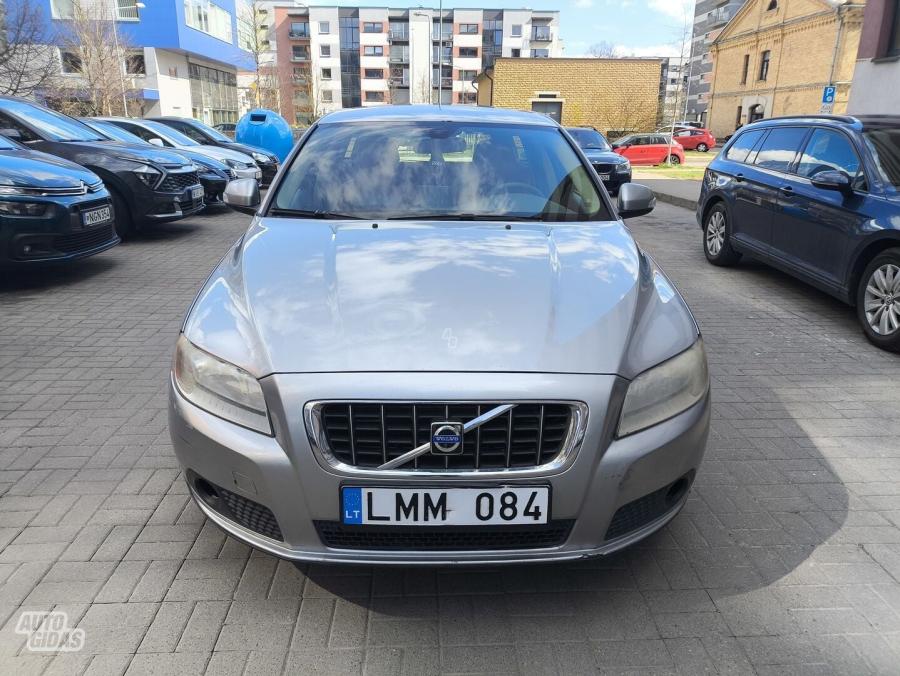 Volvo V70 2009 in Vilnius, with an engine capacity of 2.40 L and mileage of 350 thousand km for 1500 €, photo 3 on AUTOMOTO.COM.LV