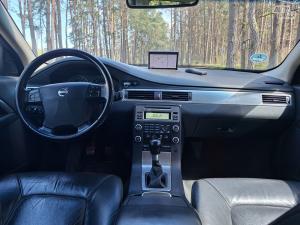 Volvo V70 2009 in Ukmerge, with an engine capacity of 2.00 L and mileage of 296 thousand km for 2750 €, photo 7 on AUTOMOTO.COM.LV