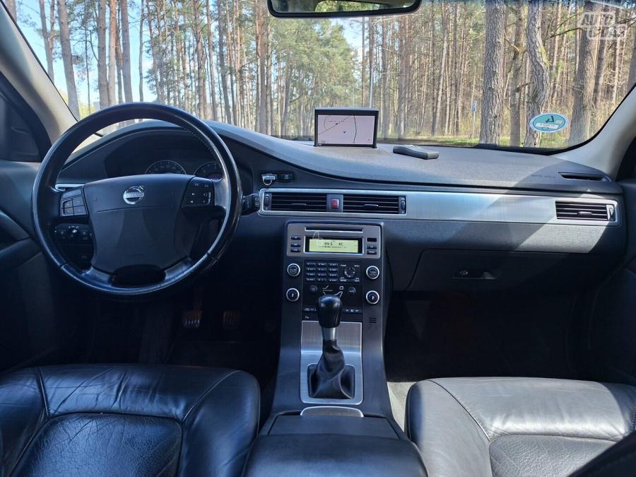 Volvo V70 2009 in Ukmerge, with an engine capacity of 2.00 L and mileage of 296 thousand km for 2750 €, photo 7 on AUTOMOTO.COM.LV