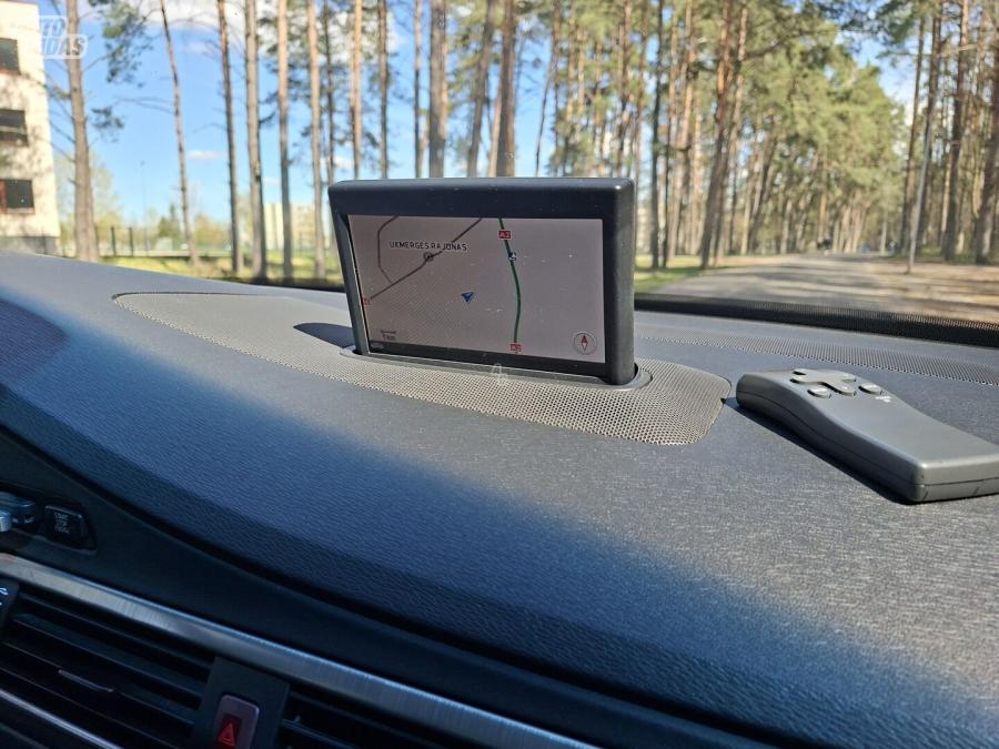 Volvo V70 2009 in Ukmerge, with an engine capacity of 2.00 L and mileage of 296 thousand km for 2750 €, photo 9 on AUTOMOTO.COM.LV
