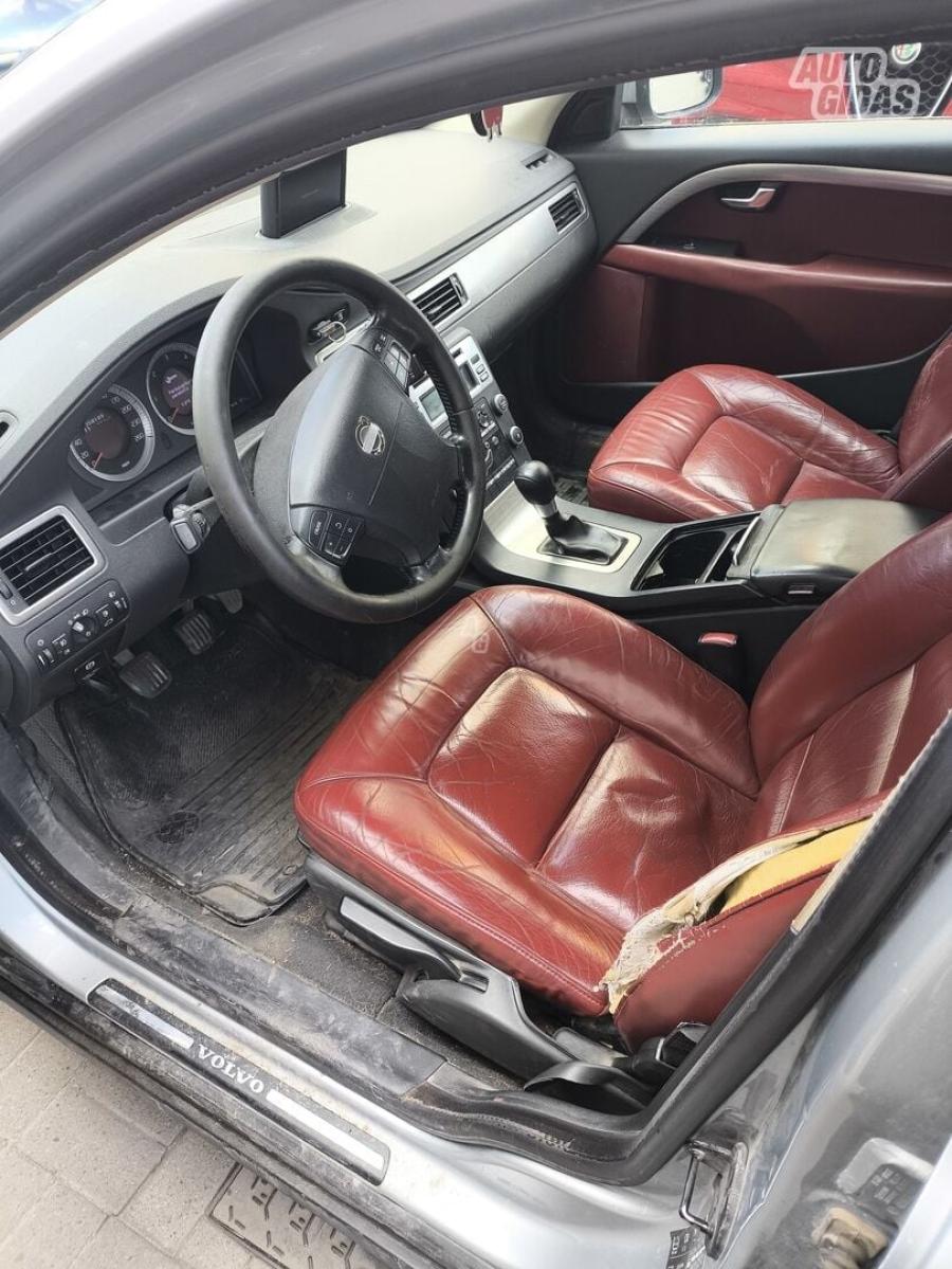 Volvo V70 2009 Viļņa, ar dzinēja tilpumu 2.40 L un nobraukumu 350 tūkst. km par 1450 €, foto 10 vietnē AUTOMOTO.COM.LV