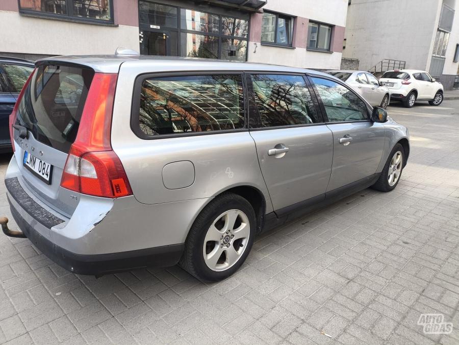 Volvo V70 2009 in Vilnius, with an engine capacity of 2.40 L and mileage of 350 thousand km for 1400 €, photo 5 on AUTOMOTO.COM.LV