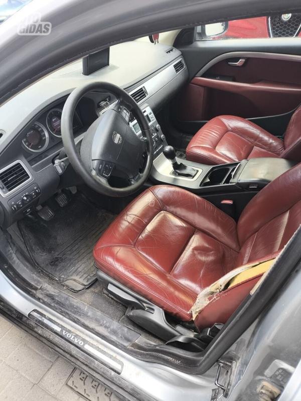 Volvo V70 2009 Viļņa, ar dzinēja tilpumu 2.40 L un nobraukumu 350 tūkst. km par 1400 €, foto 9 vietnē AUTOMOTO.COM.LV