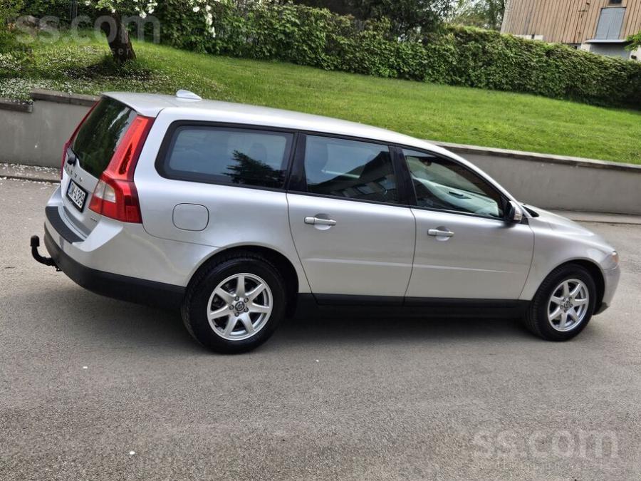 Volvo V70 2009 in Jekabpils, with an engine capacity of 2.00 L and mileage of 329 thousand km for 4890 €, photo 8 on AUTOMOTO.COM.LV