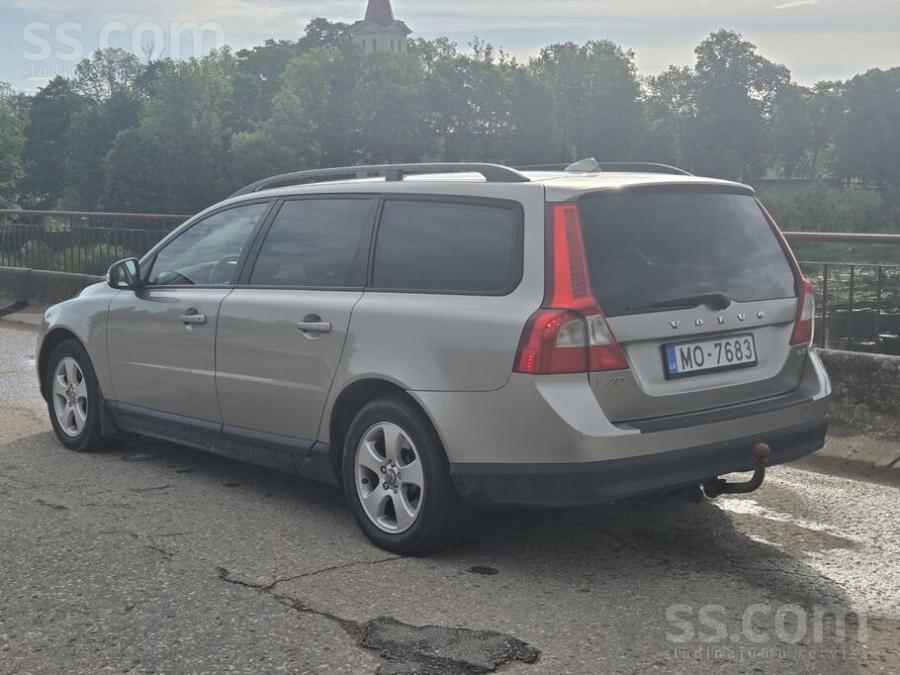 Вольво В70 2009 в Екабпилс, объемом двигателя 2.40 л и пробегом 333 тыс. км за 2700 €, фото 4 на AUTOMOTO.COM.LV