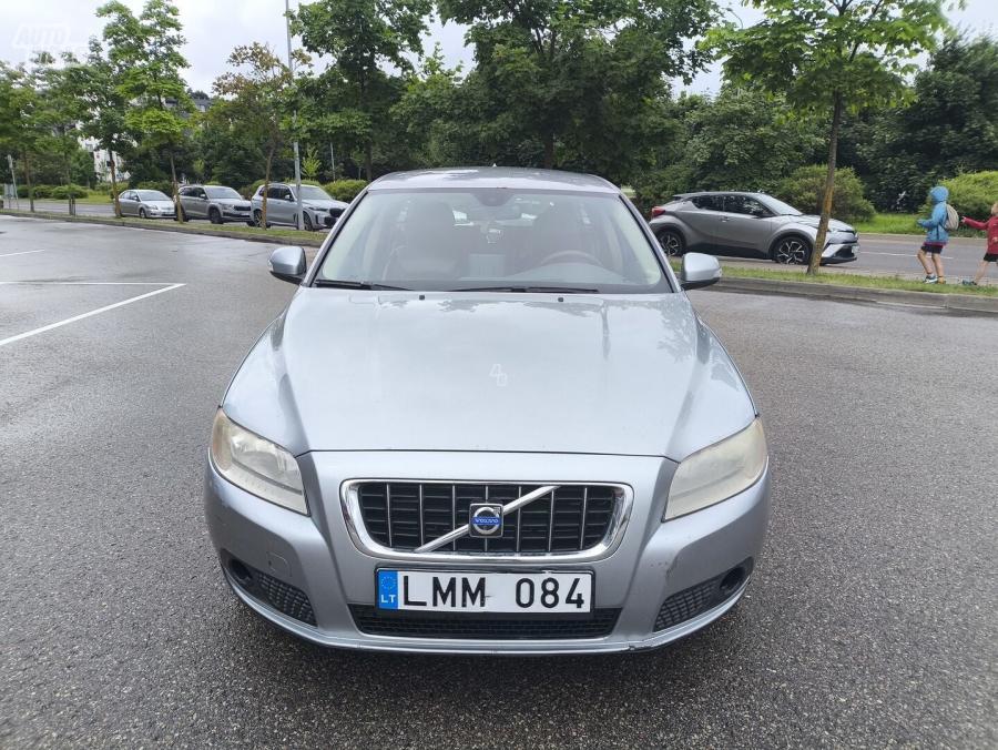 Volvo V70 2009 Viļņa, ar dzinēja tilpumu 2.40 L un nobraukumu 350 tūkst. km par 1400 €, foto 3 vietnē AUTOMOTO.COM.LV