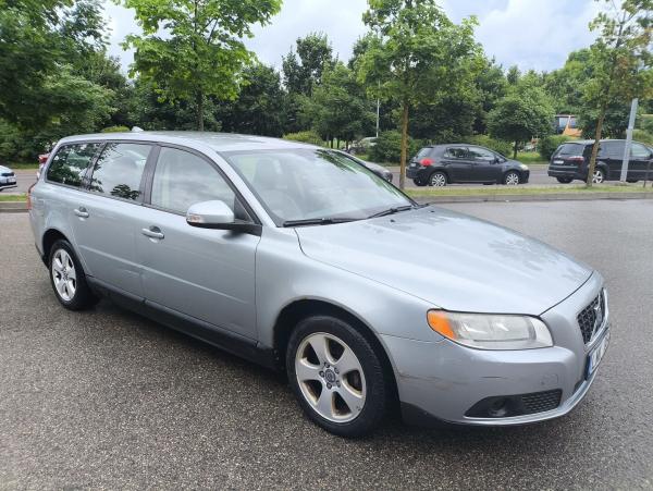 Volvo V70 2009 Viļņa, ar dzinēja tilpumu 2.40 L un nobraukumu 350 tūkst. km par 1400 €, foto 3 vietnē AUTOMOTO.COM.LV