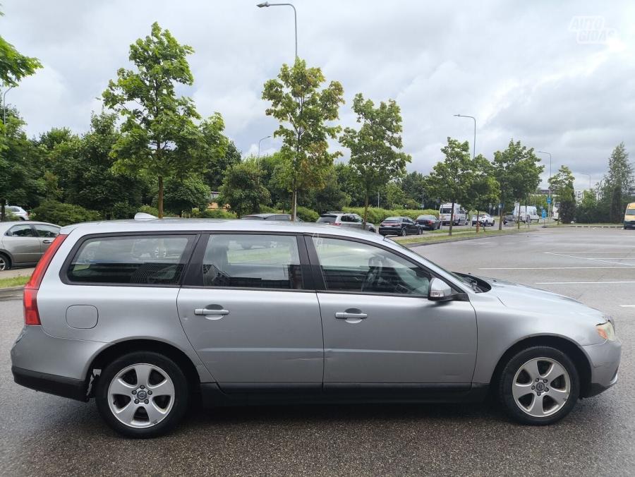 Volvo V70 2009 Viļņa, ar dzinēja tilpumu 2.40 L un nobraukumu 350 tūkst. km par 1400 €, foto 5 vietnē AUTOMOTO.COM.LV
