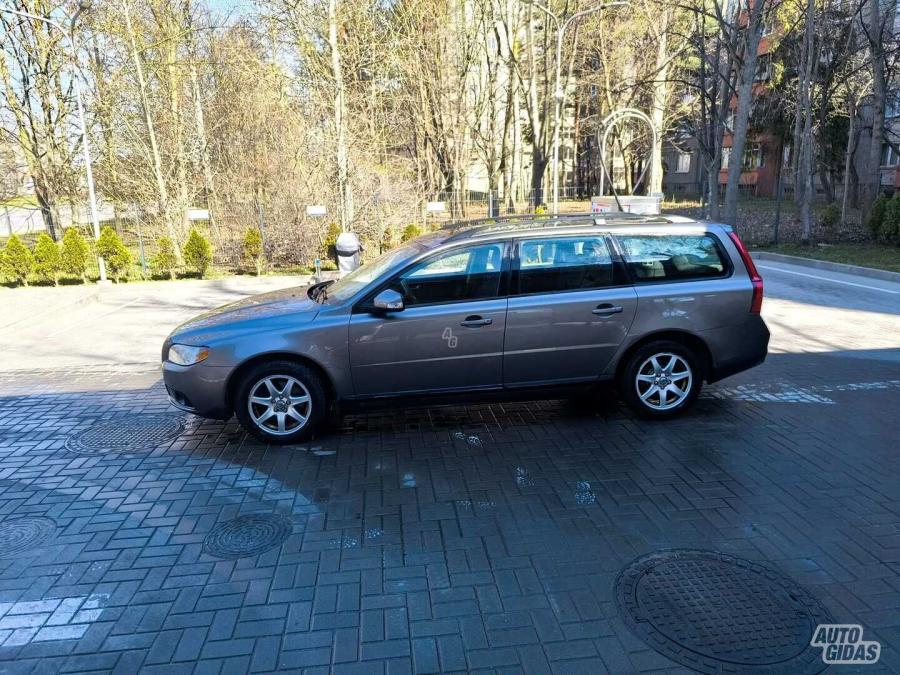 Volvo V70 2009 in Kaunas, with an engine capacity of 2.40 L and mileage of 340 thousand km for 1390 €, photo 7 on AUTOMOTO.COM.LV