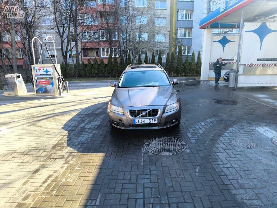 Volvo V70 2009 in Kaunas, with an engine capacity of 2.40 L and mileage of 340 thousand km for 1390 €, photo 8 on AUTOMOTO.COM.LV