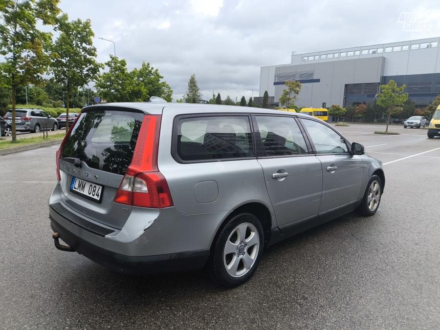 Volvo V70 2009 Viļņa, ar dzinēja tilpumu 2.40 L un nobraukumu 350 tūkst. km par 1350 €, foto 6 vietnē AUTOMOTO.COM.LV