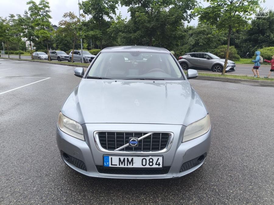 Volvo V70 2009 in Vilnius, with an engine capacity of 2.40 L and mileage of 350 thousand km for 1350 €, photo 3 on AUTOMOTO.COM.LV