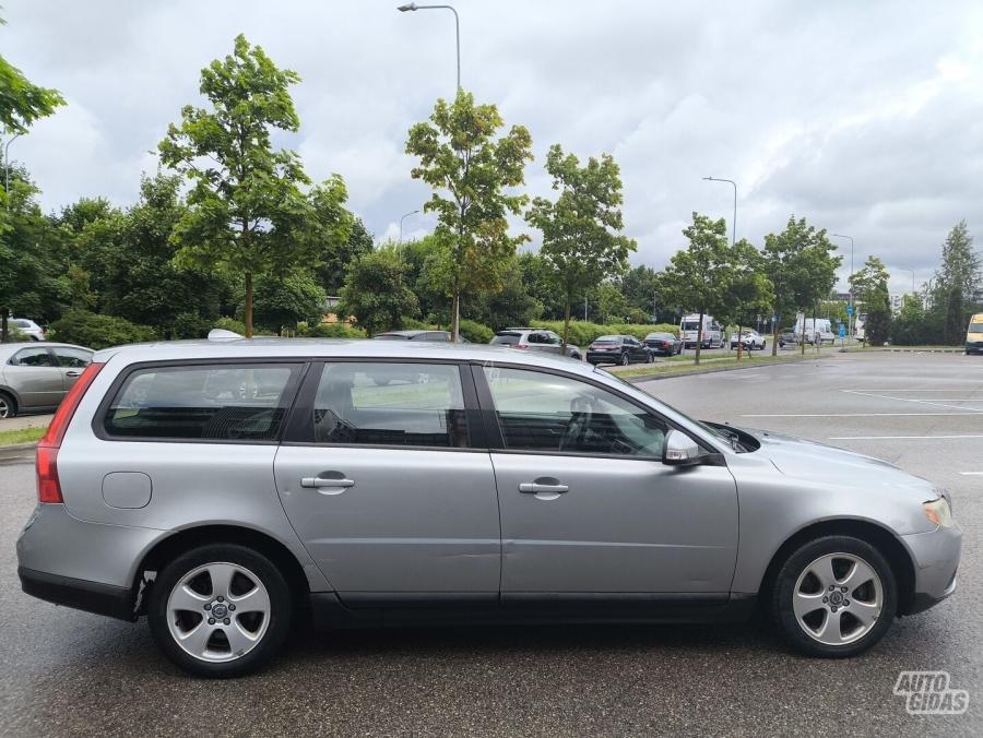Volvo V70 2009 in Vilnius, with an engine capacity of 2.40 L and mileage of 350 thousand km for 1350 €, photo 5 on AUTOMOTO.COM.LV