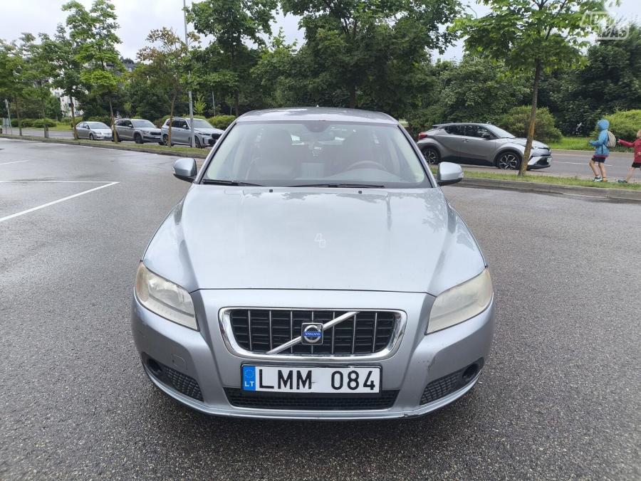 Volvo V70 2009 in Vilnius, with an engine capacity of 2.40 L and mileage of 350 thousand km for 1350 €, photo 3 on AUTOMOTO.COM.LV