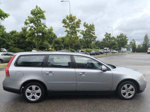 Volvo V70 2009 in Vilnius, with an engine capacity of 2.40 L and mileage of 350 thousand km for 1350 €, photo 5 on AUTOMOTO.COM.LV