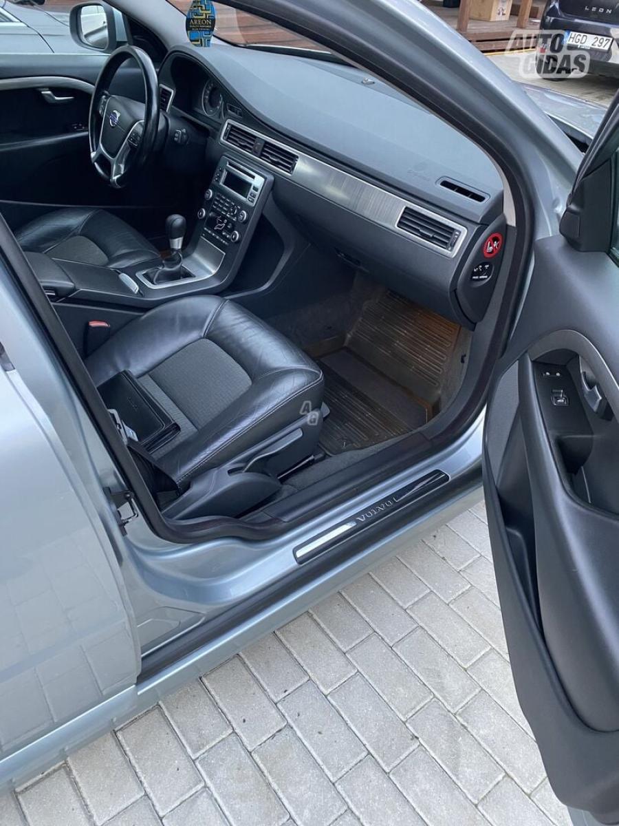 Volvo V70 2009 Panevēža, ar dzinēja tilpumu 1.60 L un nobraukumu 375 tūkst. km par 3399 €, foto 8 vietnē AUTOMOTO.COM.LV