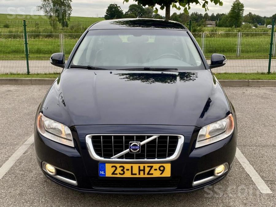 Volvo V70 2010 in Riga, with an engine capacity of 2.40 L and mileage of 340 thousand km for 5250 €, photo 2 on AUTOMOTO.COM.LV