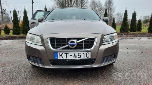 Volvo V70 2010 Rīga, ar dzinēja tilpumu 2.50 L un nobraukumu 365 tūkst. km par 3500 €, foto 3 vietnē AUTOMOTO.COM.LV