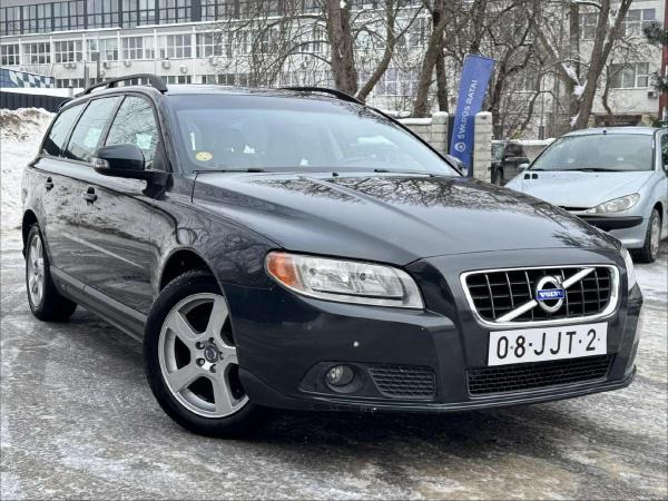 Volvo V70 2010 in Vilnius, with an engine capacity of 2.40 L and mileage of 267 thousand km for 4550 €, photo 1 on AUTOMOTO.COM.LV