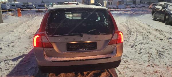 Volvo V70 2010 Kauņa, ar dzinēja tilpumu 1.56 L un nobraukumu 275 tūkst. km par 3350 €, foto 6 vietnē AUTOMOTO.COM.LV