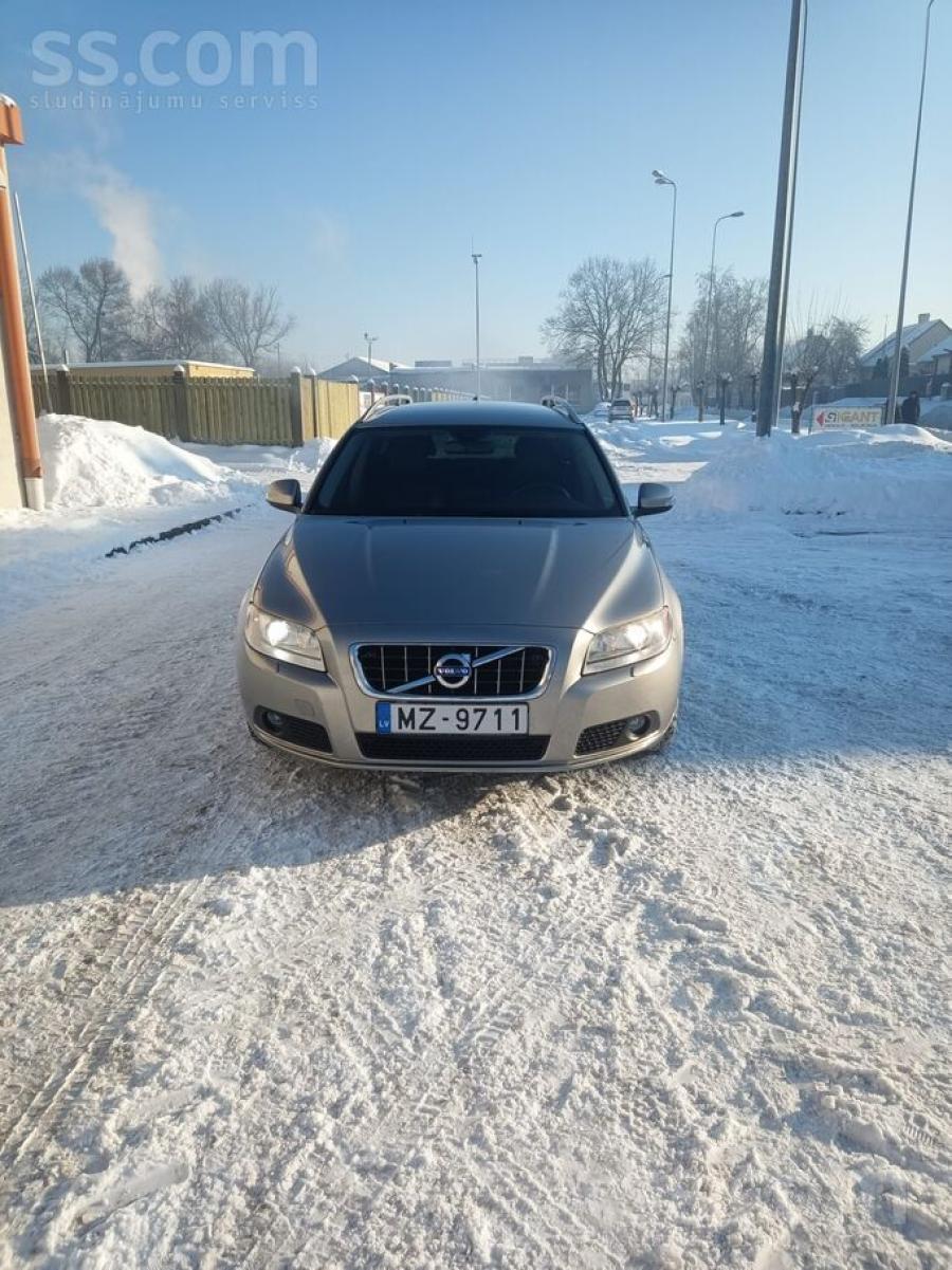 Volvo V70 2010 in Daugavpils, with an engine capacity of 2.40 L and mileage of 263 thousand km for 6200 €, photo 1 on AUTOMOTO.COM.LV