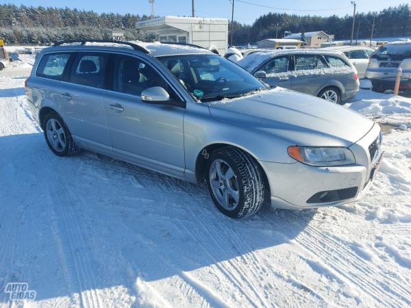 Volvo V70 2010 in Vilnius, with an engine capacity of 2.00 L and mileage of 290 thousand km for 5500 €, photo 4 on AUTOMOTO.COM.LV