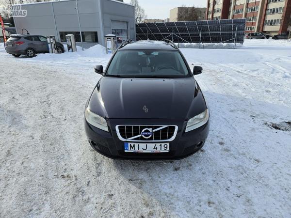 Volvo V70 2010 in Prienai, with an engine capacity of 2.40 L and mileage of 340 thousand km for 2750 €, photo 3 on AUTOMOTO.COM.LV