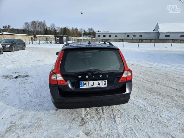 Volvo V70 2010 in Prienai, with an engine capacity of 2.40 L and mileage of 340 thousand km for 2750 €, photo 7 on AUTOMOTO.COM.LV