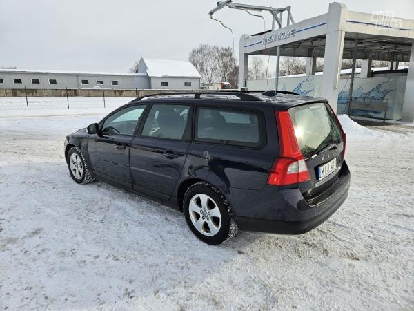 Volvo V70 2010 in Prienai, with an engine capacity of 2.40 L and mileage of 340 thousand km for 2750 €, photo 8 on AUTOMOTO.COM.LV