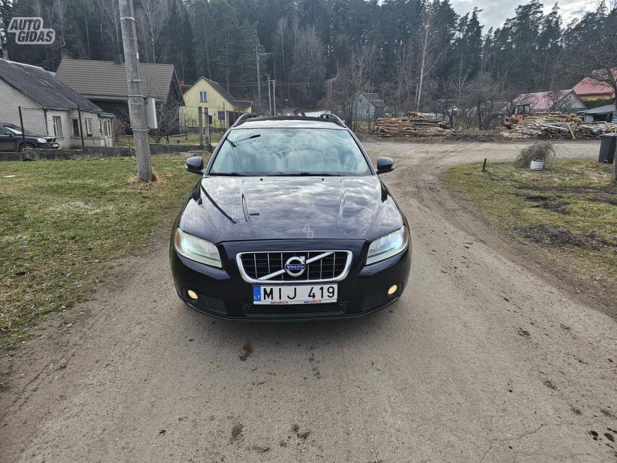 Volvo V70 2010 in Prienai, with an engine capacity of 2.40 L and mileage of 324 thousand km for 2500 €, photo 2 on AUTOMOTO.COM.LV
